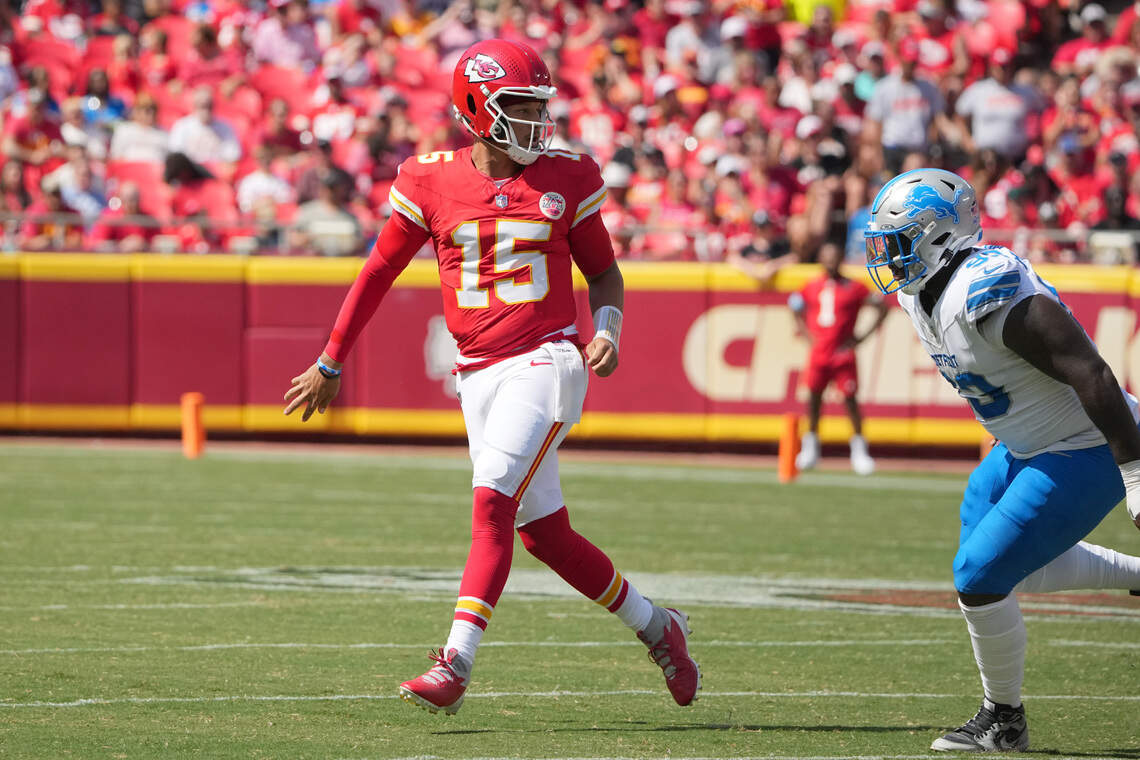 Patrick Mahomes behind-the-back pass shows Andy Reid’s trust | Kansas ...