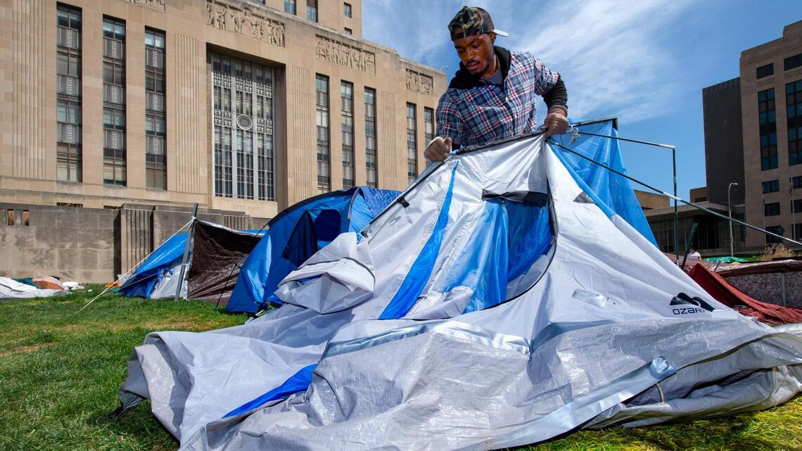 About 100 of Kansas City’s homeless moved into hotel rooms | Kansas ...