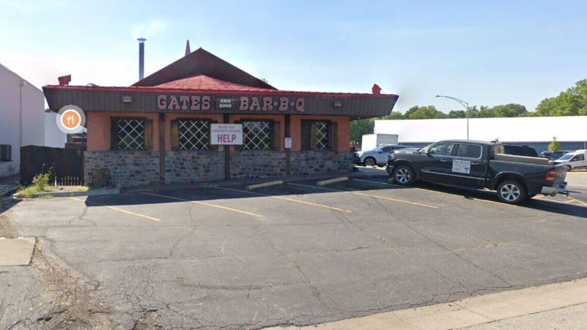 Smoke, fire damages Gate’s Bar-B-Q in Leawood | Kansas City Star
