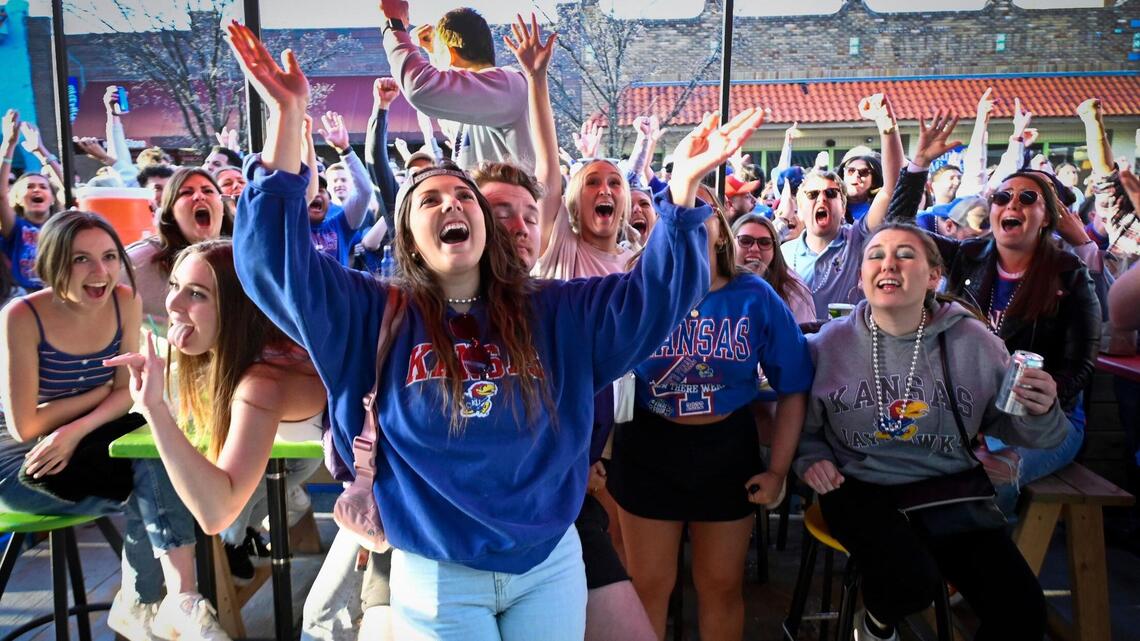 Fans in Lawrence, KS react to KU-Villanova Final Four game | Kansas ...