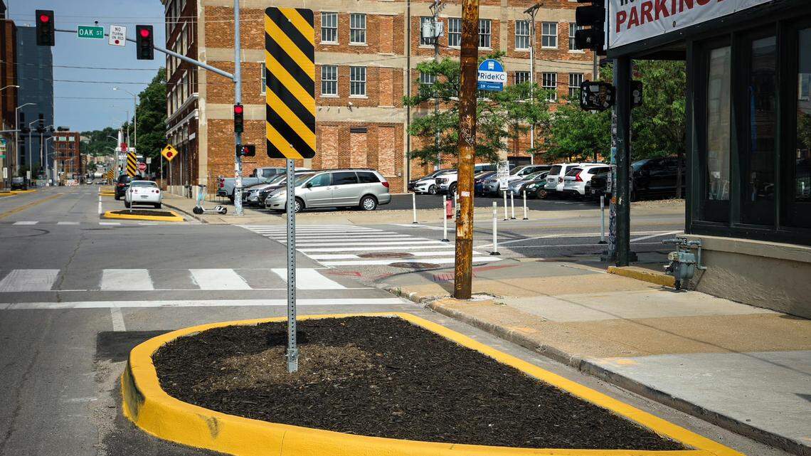 How do yellow curb extensions on KC roads help with traffic? | Kansas ...