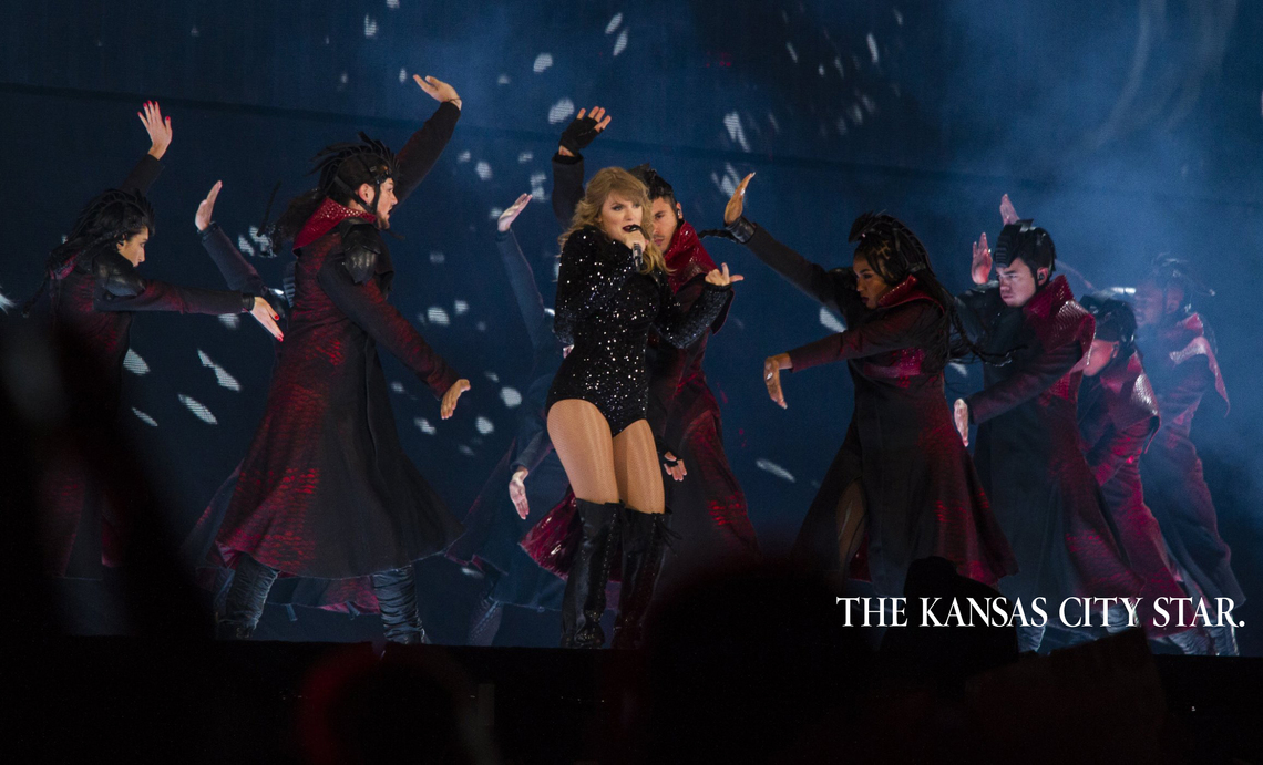 34 Taylor Swift photos in Kansas City for her 34th birthday | Kansas ...