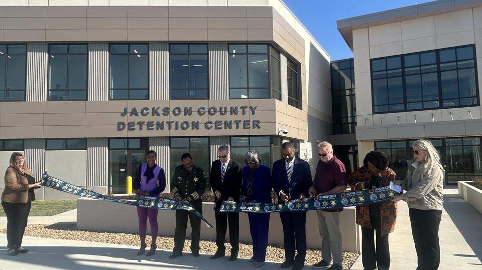 New $300 million detention center opens in Jackson County | Kansas City ...