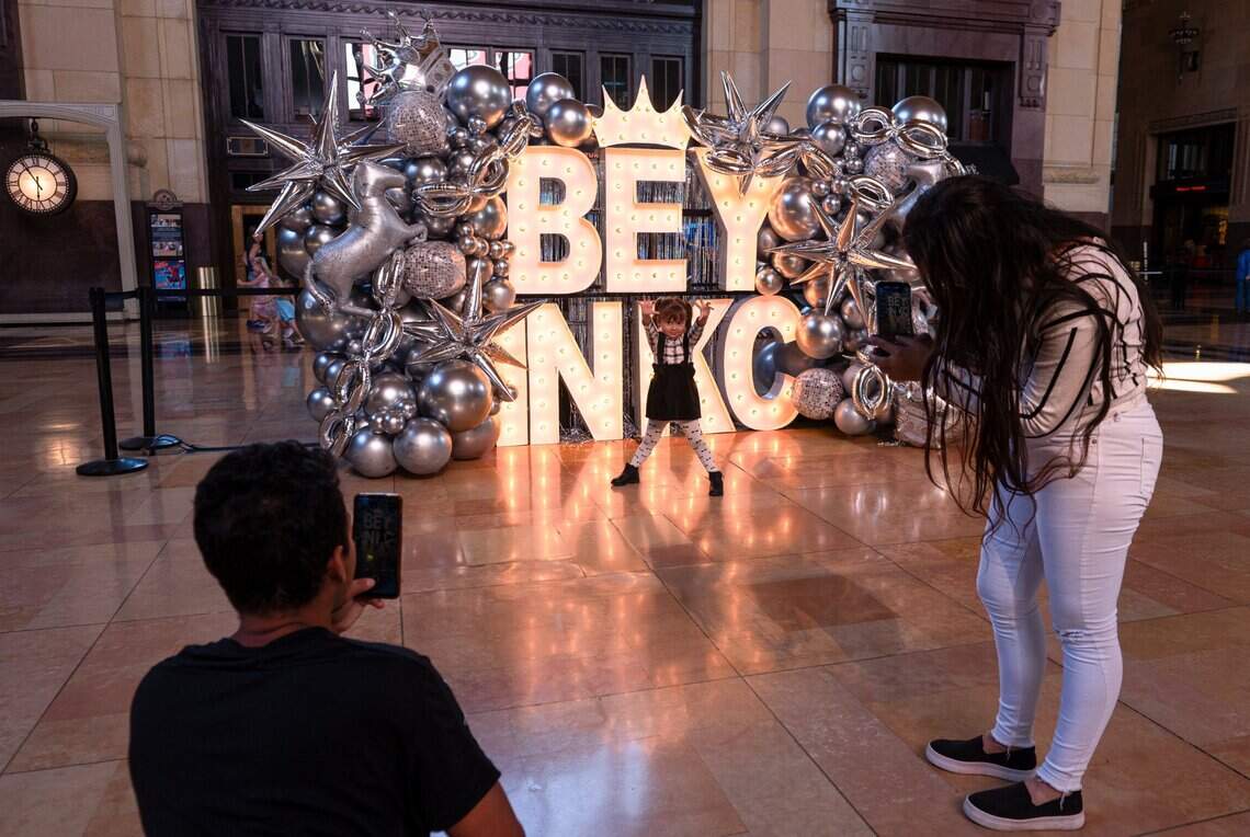 Beyoncé sign at Union Station celebrates Kansas City concert | Kansas ...