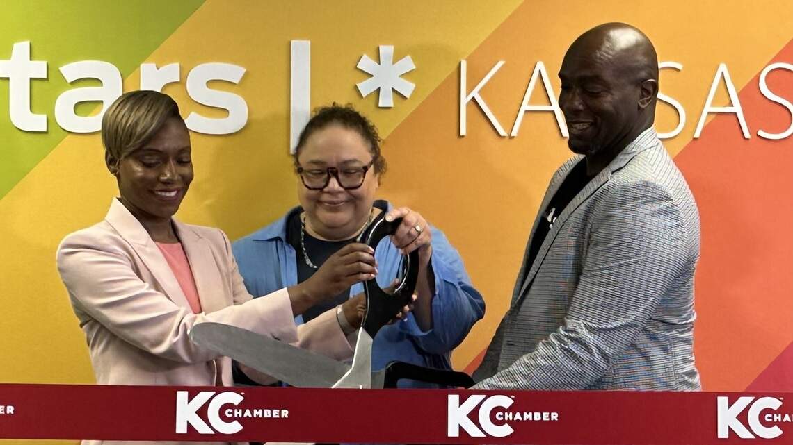 Chiefs Hall of Famer Will Shields opens i.c.stars KC office | Kansas ...