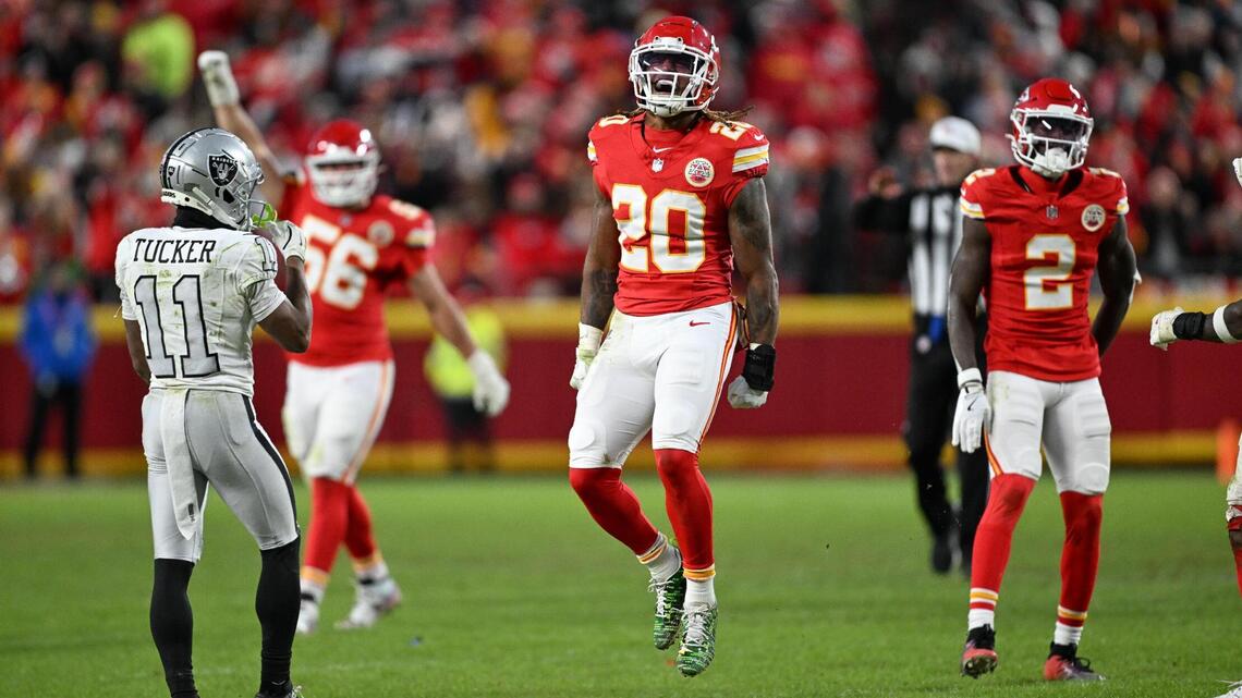 Why do Chiefs wear sleeves and towels? Players explain | Kansas City Star