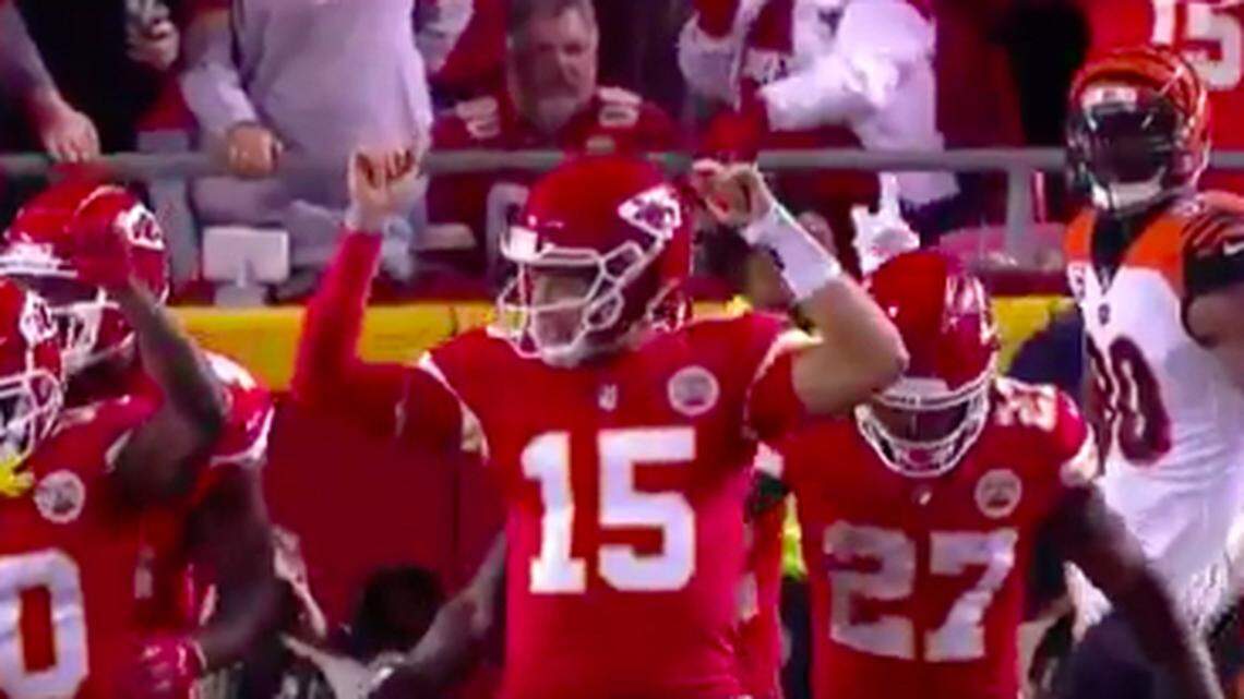 Patrick Mahomes, Tyreek Hill celebrate TD with a nifty dance | Kansas ...