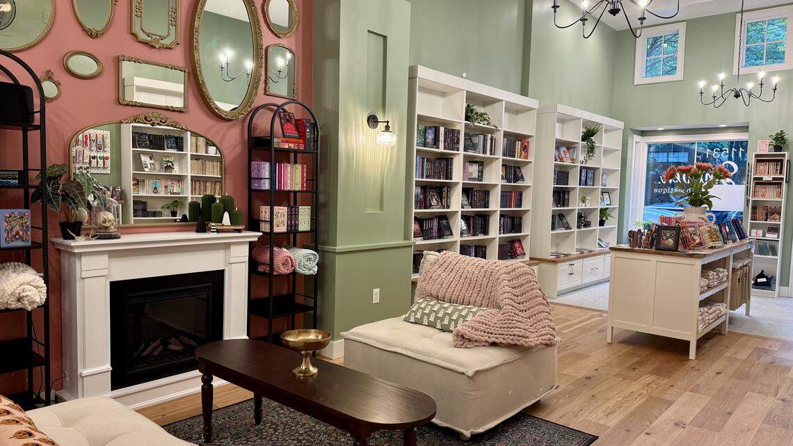 New romance bookstore opens in Leawood's Park Place | Kansas City Star