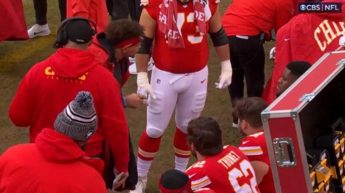 Patrick Mahomes caught screaming at linemen on sideline | Kansas City Star