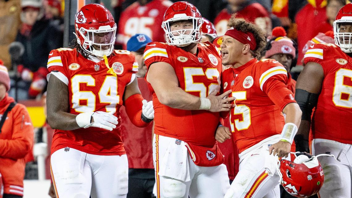 Chiefs Reid, Mahomes reaction to Toney offsides penalty flag | Kansas ...