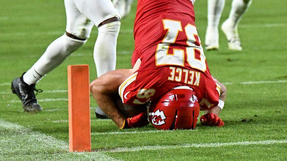 Travis Kelce catch mirrors painting in National Gallery | Kansas City Star
