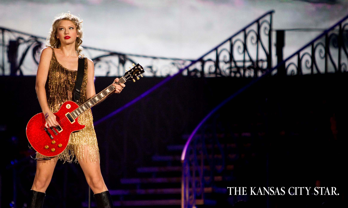 34 Taylor Swift photos in Kansas City for her 34th birthday | Kansas ...