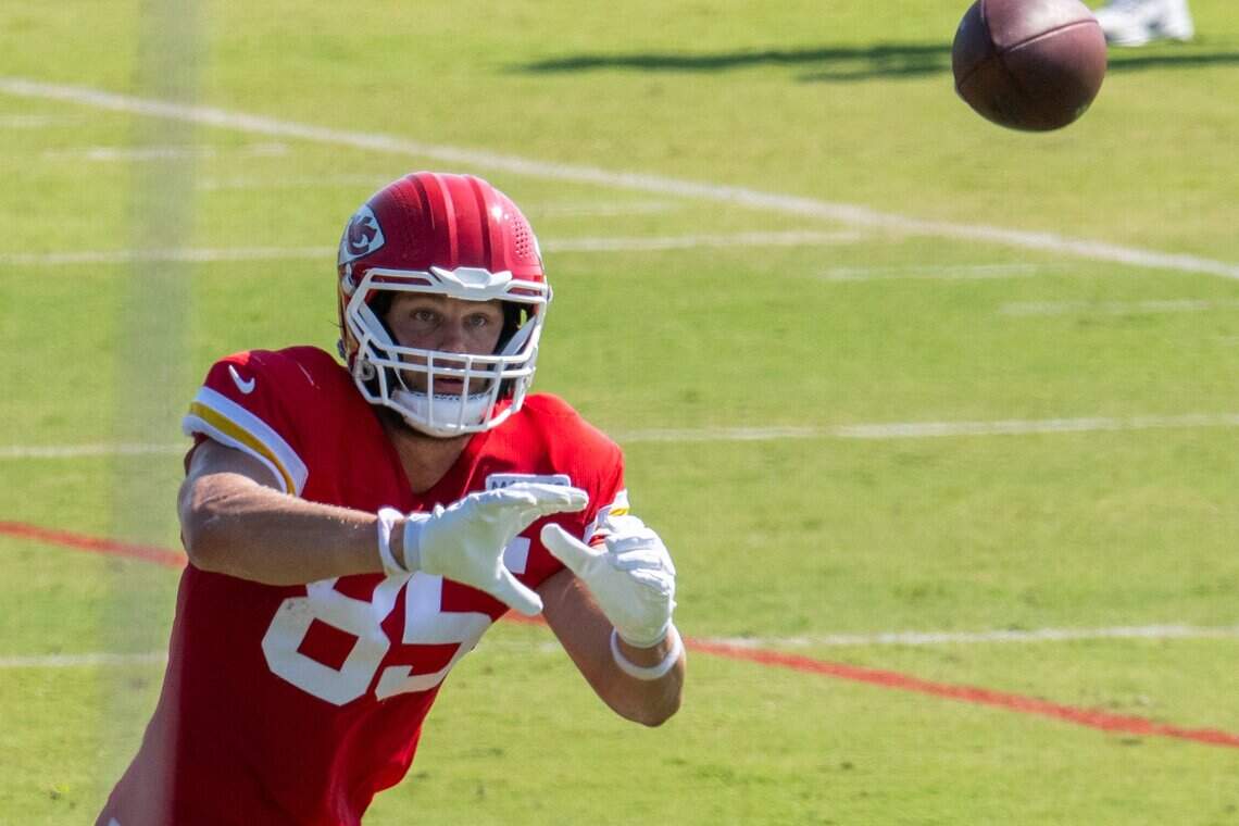 Robert Tonyan on learning from Travis Kelce at Chiefs camp | Kansas ...
