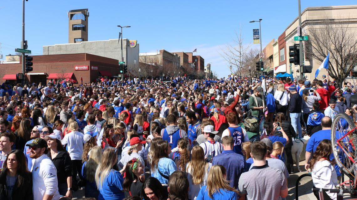 Kansas Jayhawks advance to Final Four, and KU fans celebrate | Kansas ...