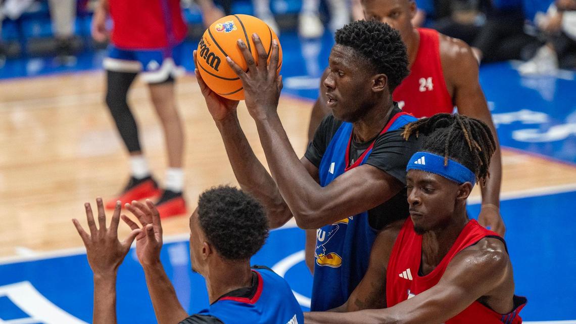 Flory Bidunga dunks at Kansas Jayhawks’ Late Night in Phog | Kansas ...