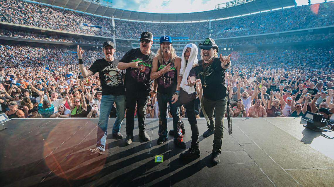 Eric Stonestreet hangs out on stage with the band Poison | Kansas City Star