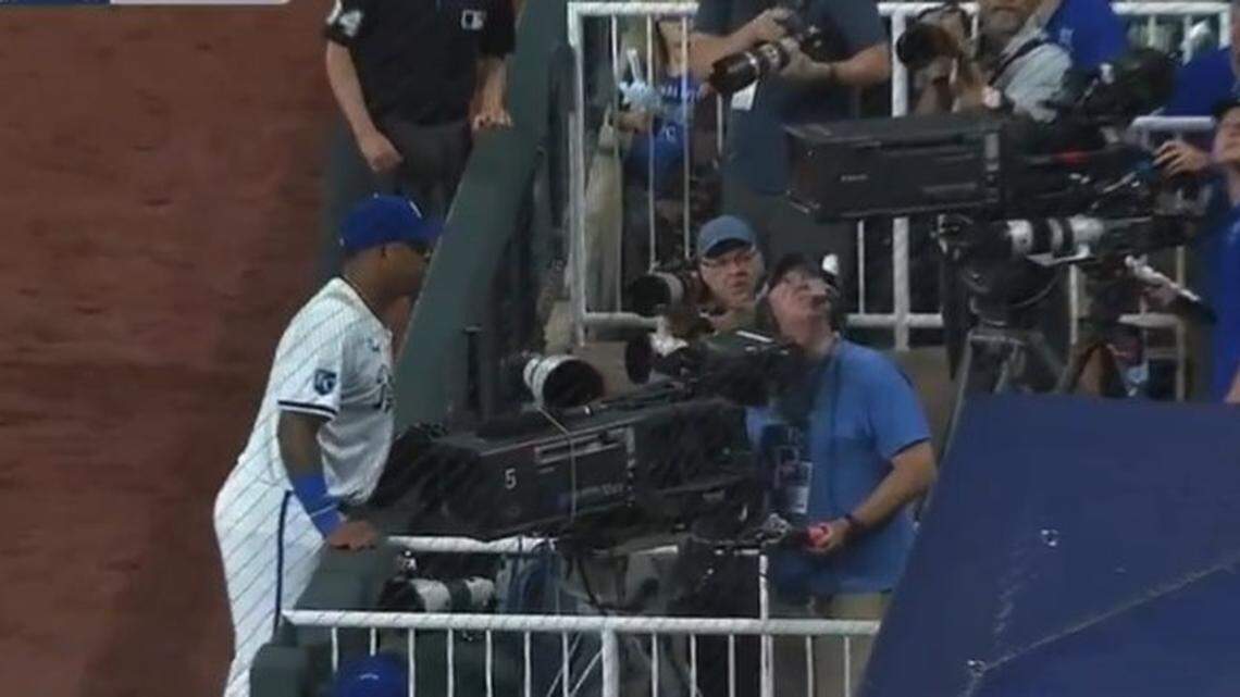 Salvador Perez playfully admonished cameraman at Royals game | Kansas ...