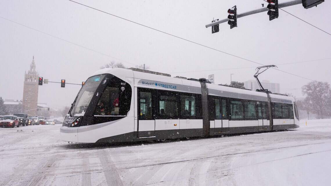 Season's first snow to blanket Kansas City metro; slick roads | Kansas ...