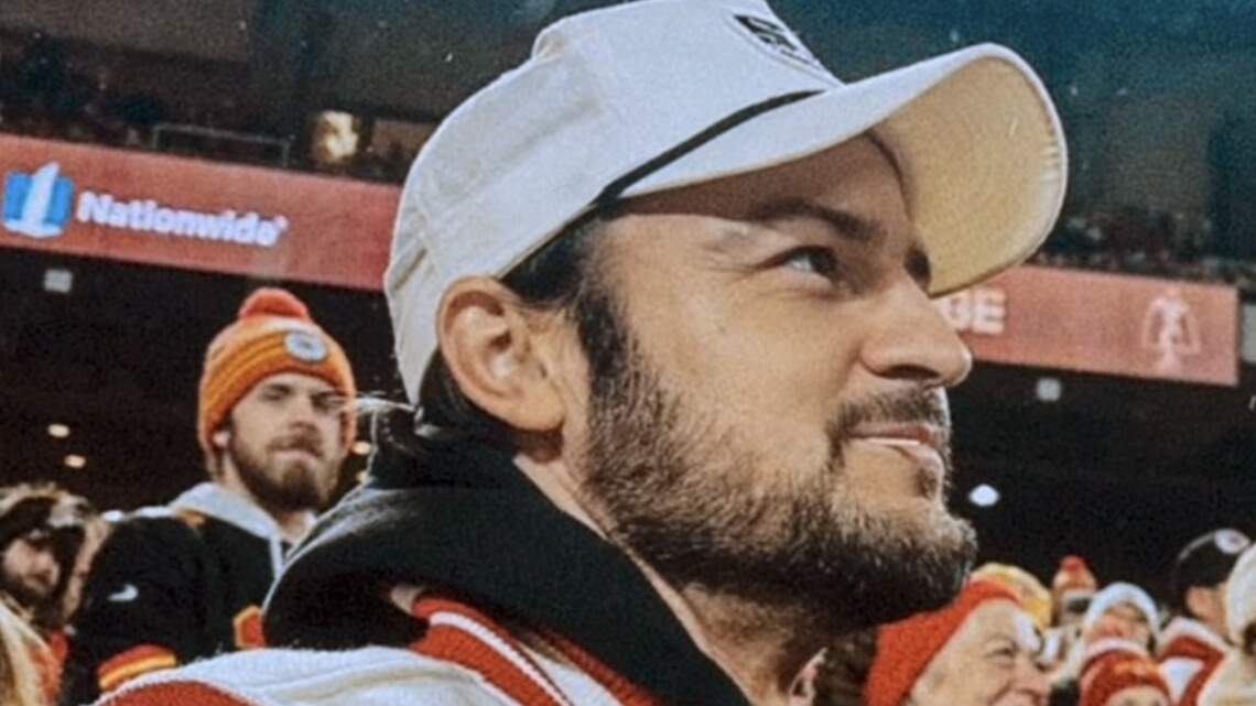 Chiefs Hallmark movie star cheers team to AFC Championship | Kansas ...
