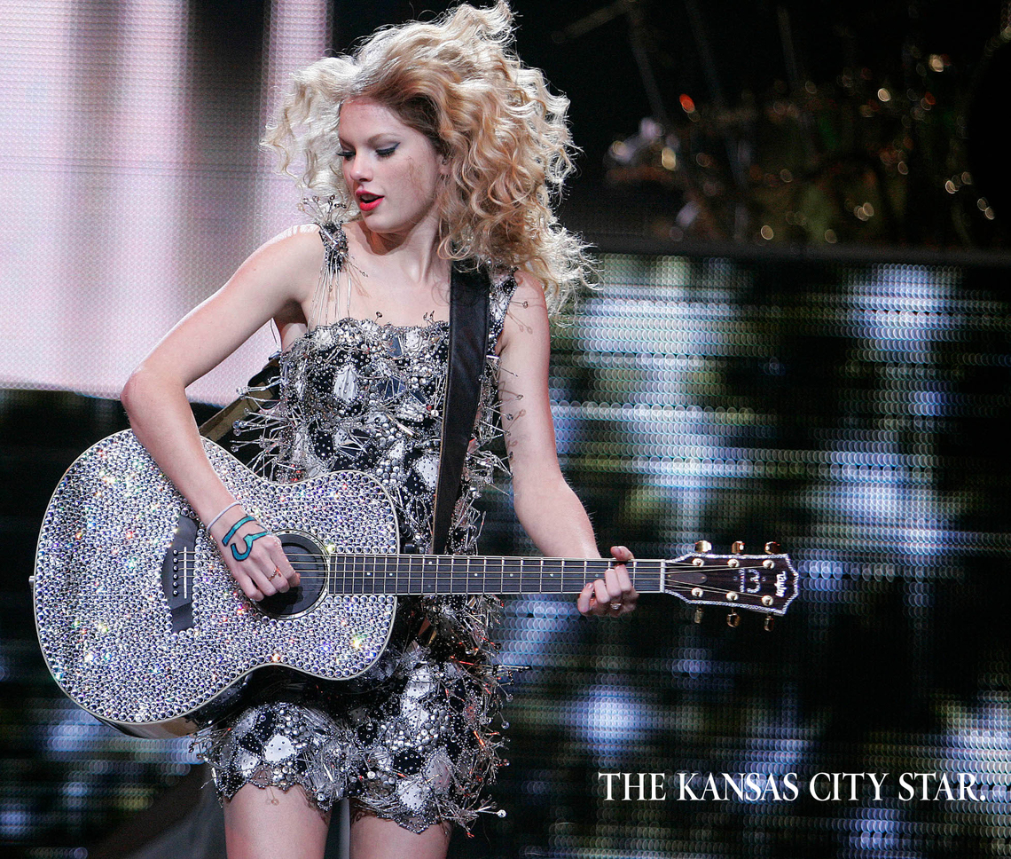 34 Taylor Swift photos in Kansas City for her 34th birthday | Kansas ...