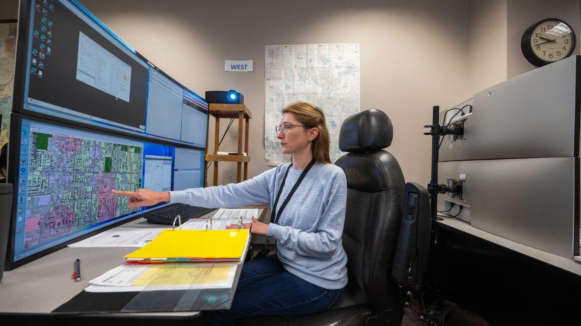Kansas City 911 call takers to receive higher pay next month | Kansas ...