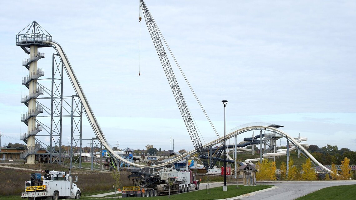 Crane ready to dismantle Schlitterbahn Verruckt water slide | Kansas ...