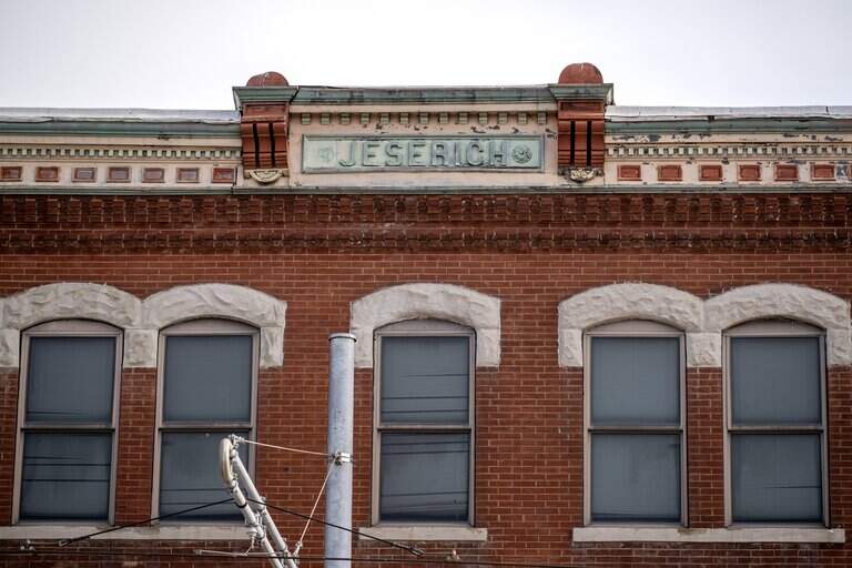 Watch historic KC building get demolished on Main Street | Kansas City Star