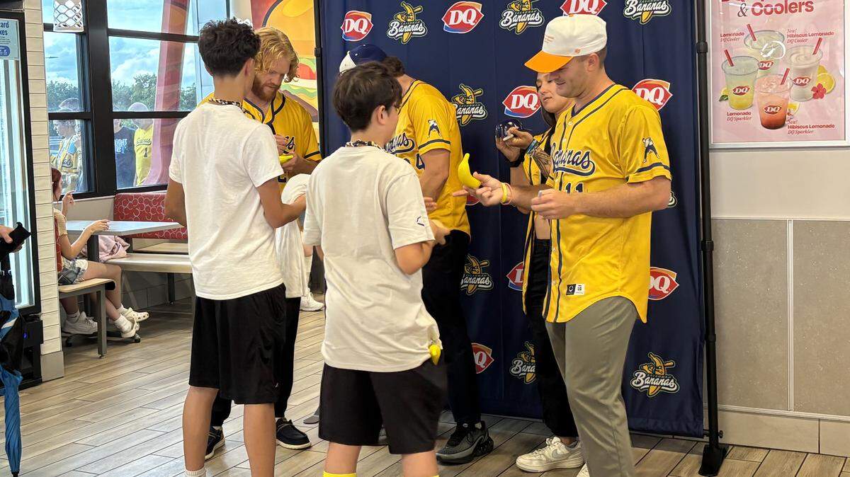 Savannah Bananas host meet and greet at north KC Dairy Queen | Kansas ...