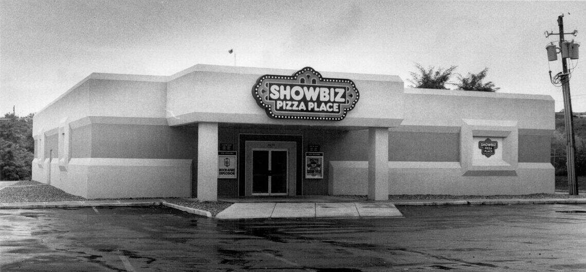 Rise & fall of Chuck E. Cheese’s KC competitor ShowBiz Pizza | Kansas ...