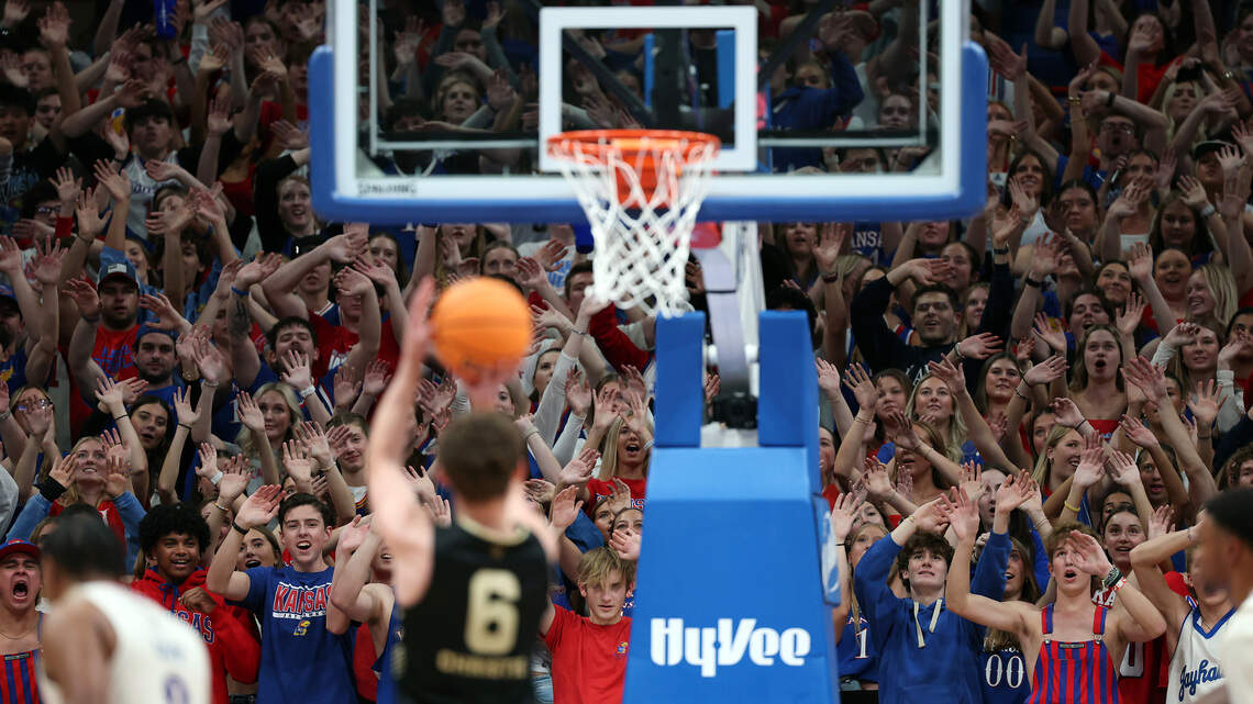 KU basketball hosts JUCO prospect in Allen Fieldhouse visit | Kansas ...