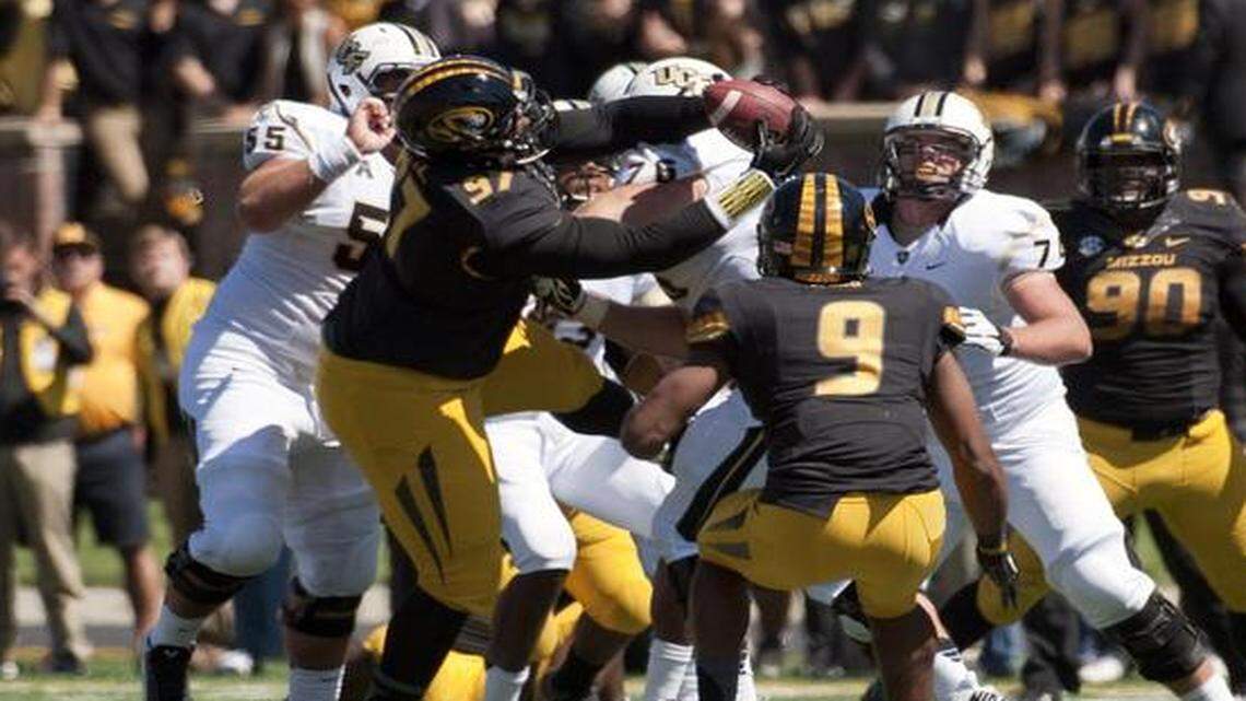 Missouri defensive tackle Josh Augusta displays athletic ability ...