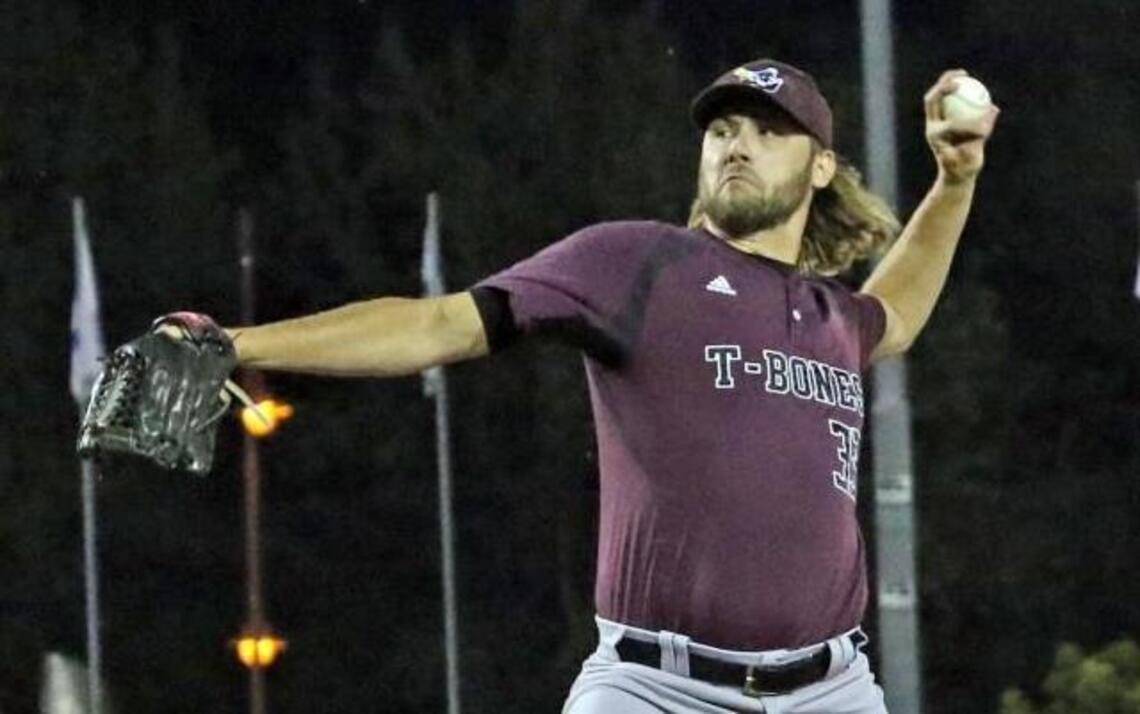 Independent league pitcher changes throwing arm from righty to lefty in ...