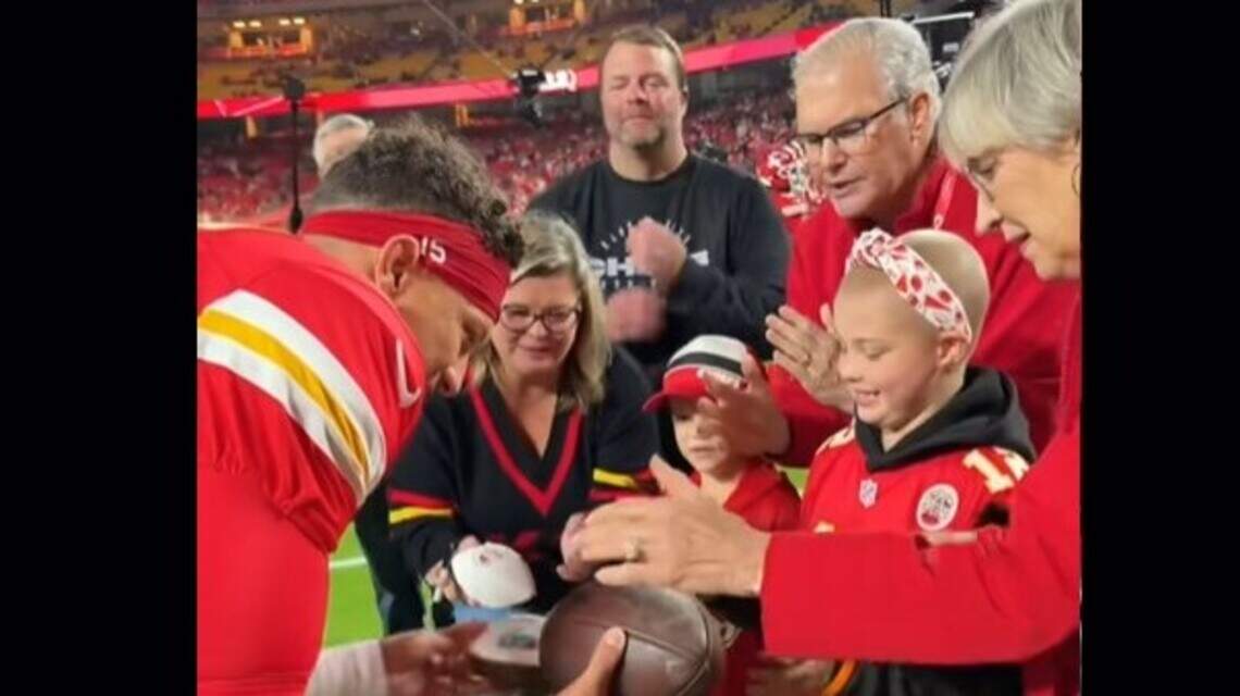 Dad's reaction to Patrick Mahomes meeting daughter goes viral | Kansas ...
